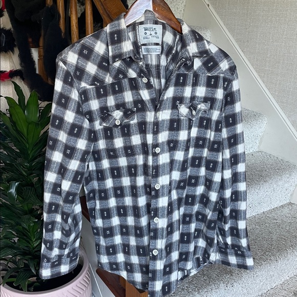 Baileys Point | Shirts | Baileys Point Cabin Core Cotton Plaid Buttonup ...